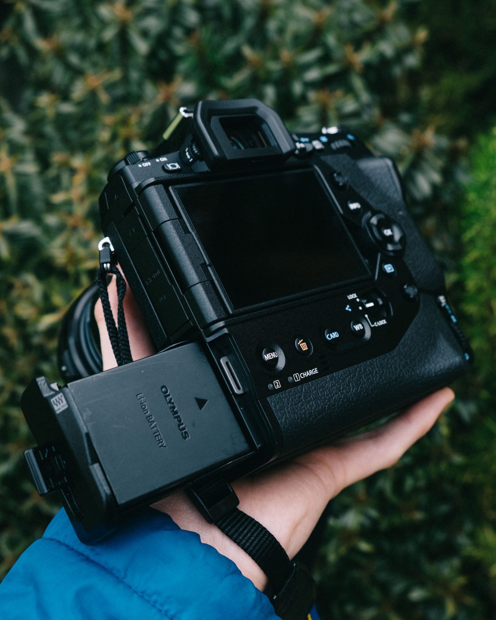 Hands On: Olympus OM-D EM-1X – The Underdog of Dual-Grip Cameras ...